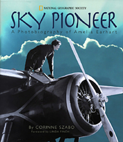 Sky pioneer : a photobiography of Amelia Earhart | WorldCat.org